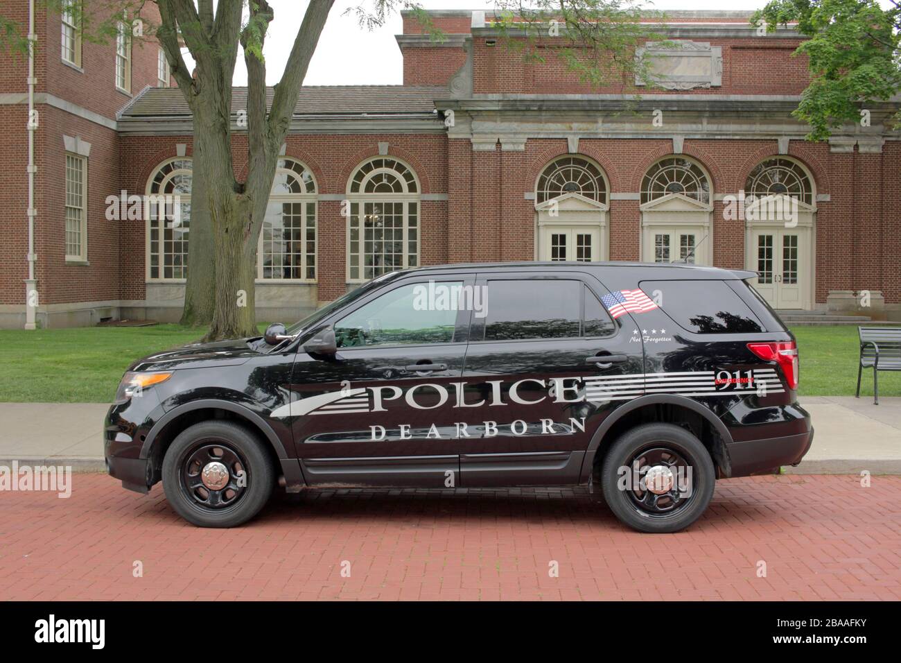 Fahrzeug der Dearborner Polizeibehörde vor dem Henry Ford Museum ...