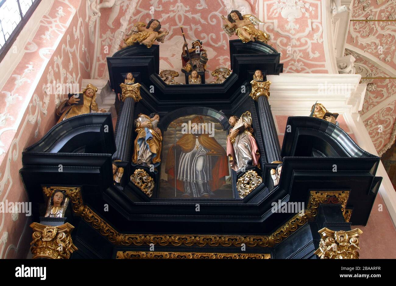 Der heilige Nikolaus, der Altaraufsatz der heiligen Apollonia in der Kirche der heiligen ...