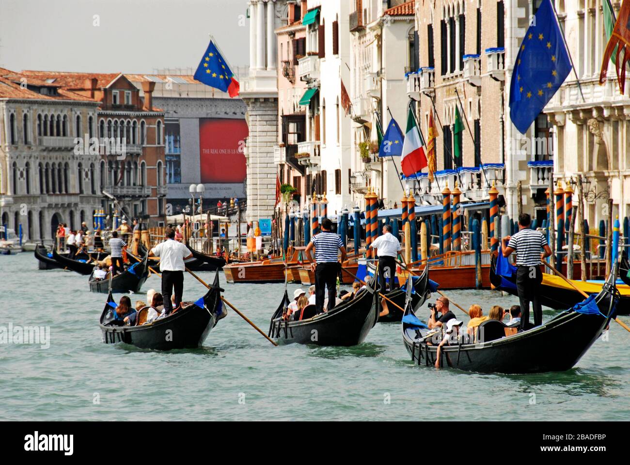 Warteschlange der gondeln -Fotos und -Bildmaterial in hoher Auflösung ...