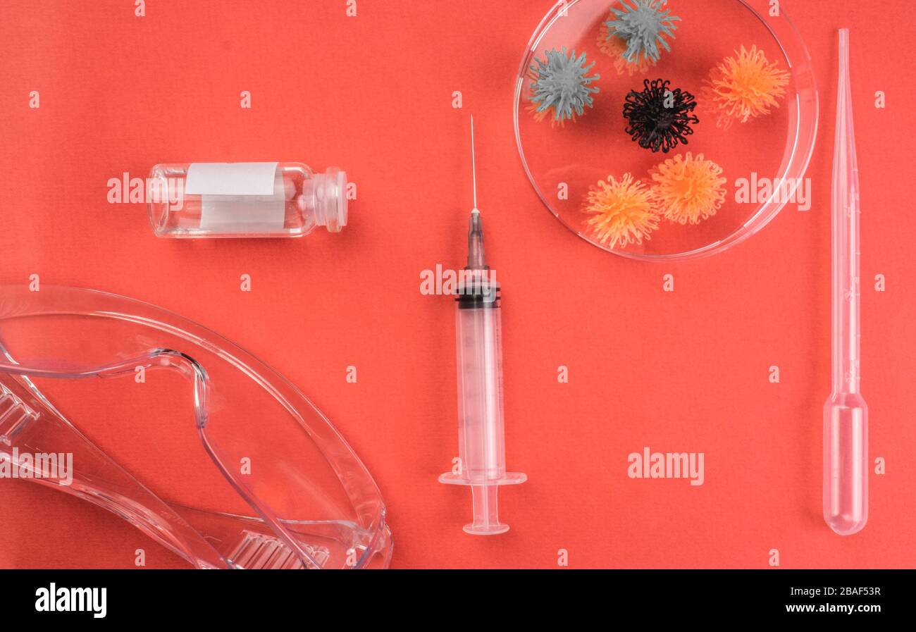 Medizinische Ampullen, Serum, Spritze und Laborgläser. Impfung ...