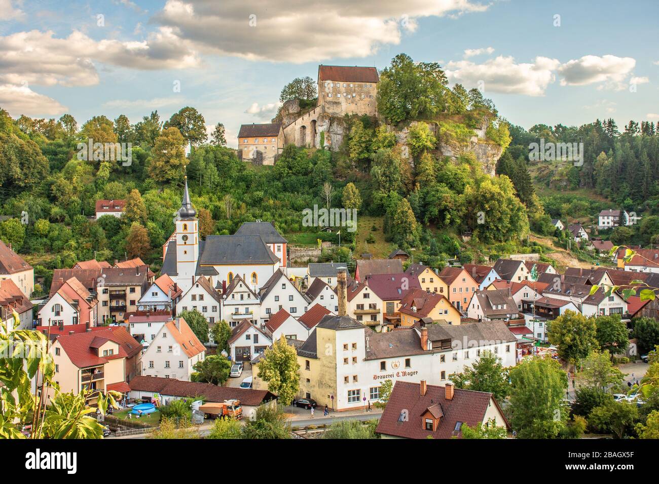 Schloss und stadt pottenstein -Fotos und -Bildmaterial in hoher ...
