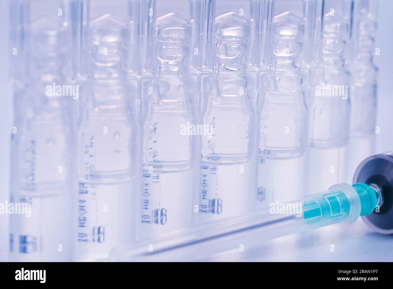 Medizinische plastikspritze -Fotos und -Bildmaterial in hoher Auflösung ...