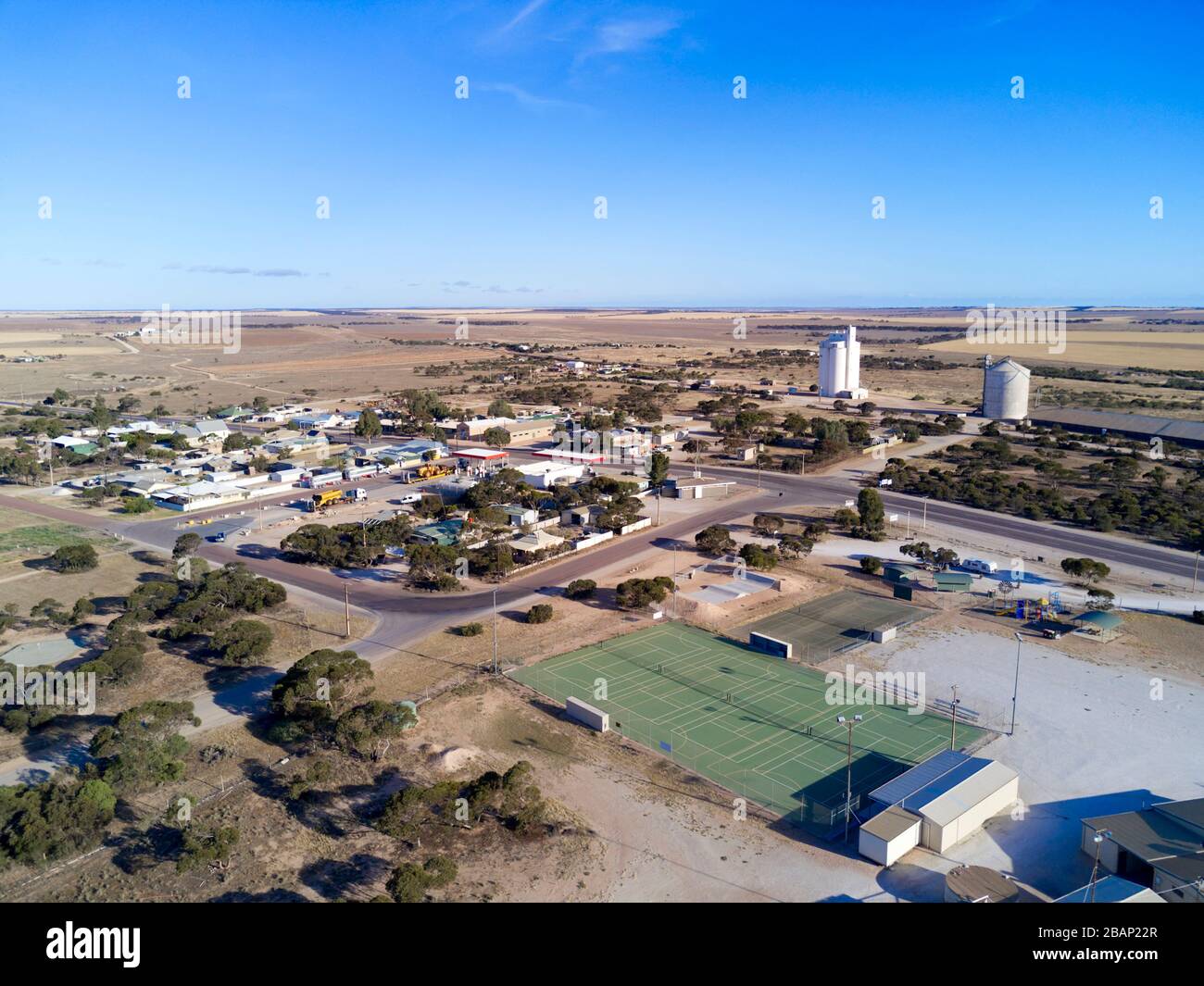 Aus der Luft des kleinen Dorfes Penong South Australia Stockfotografie ...