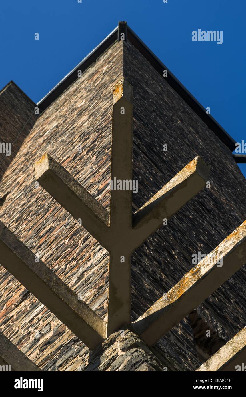 Victory Rune Element im ehemaligen NS-Militärstützpunkt Turm Ordensburg ...