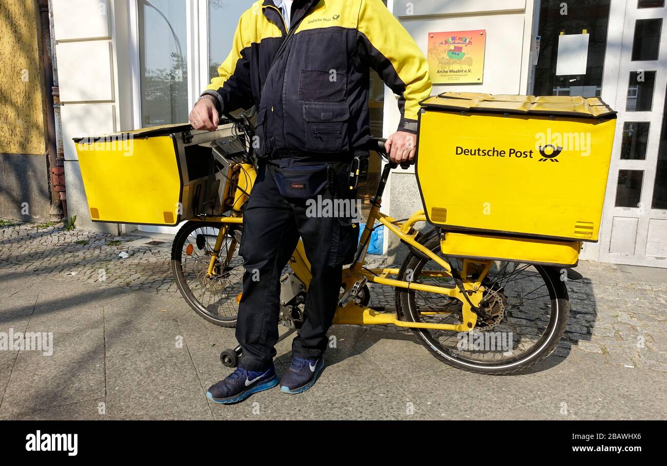 Postman door germany -Fotos und -Bildmaterial in hoher Auflösung – Alamy