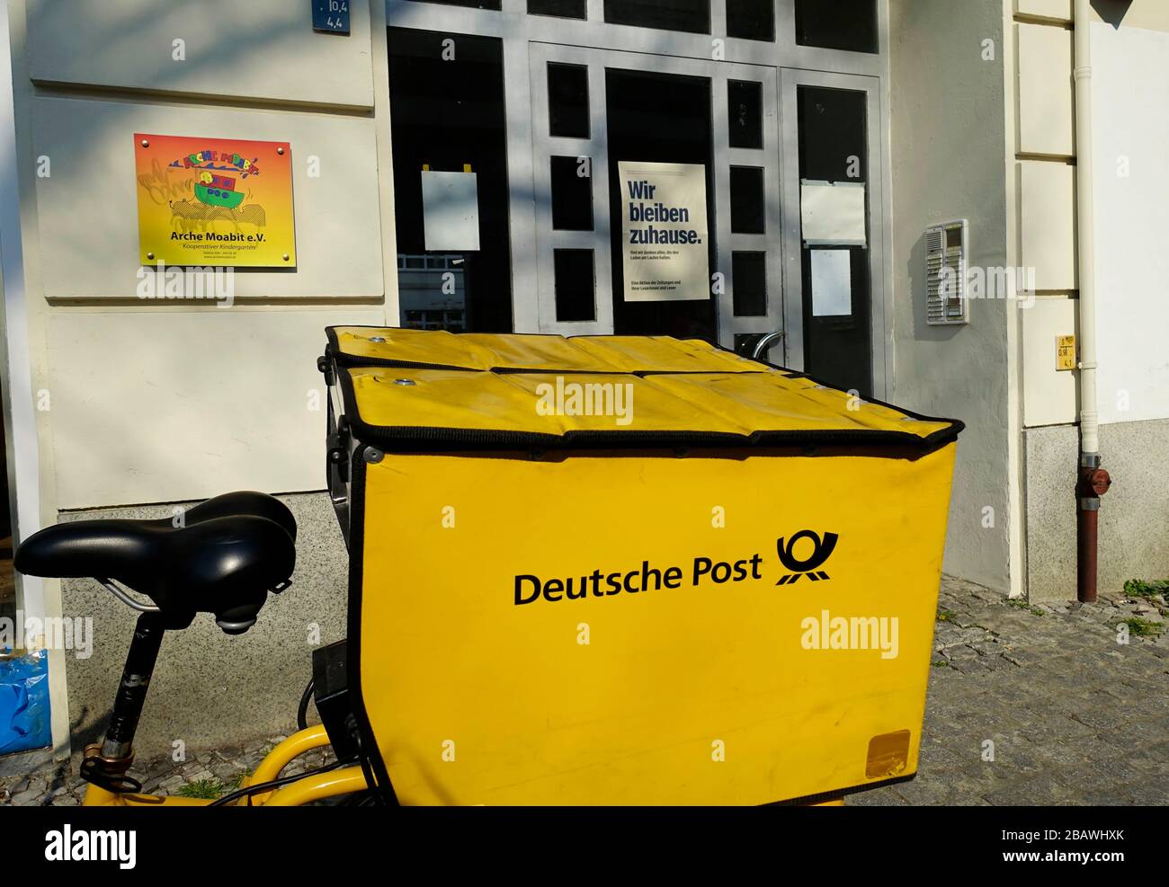 Postman door germany -Fotos und -Bildmaterial in hoher Auflösung – Alamy