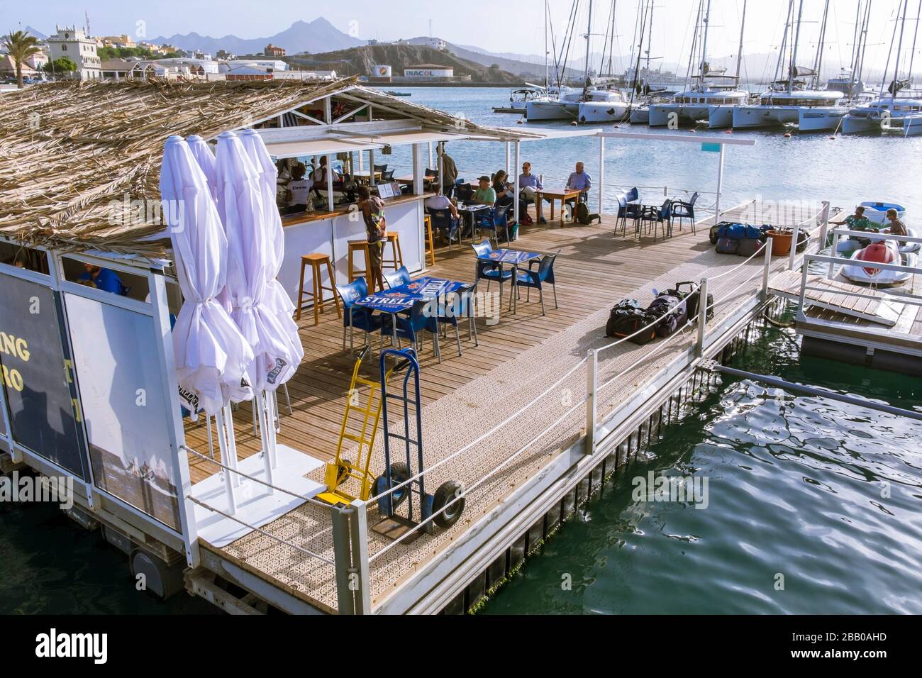 Marina Mindelo Floating Bar, Sao Vicente, Kapverdische Inseln, Afrika ...