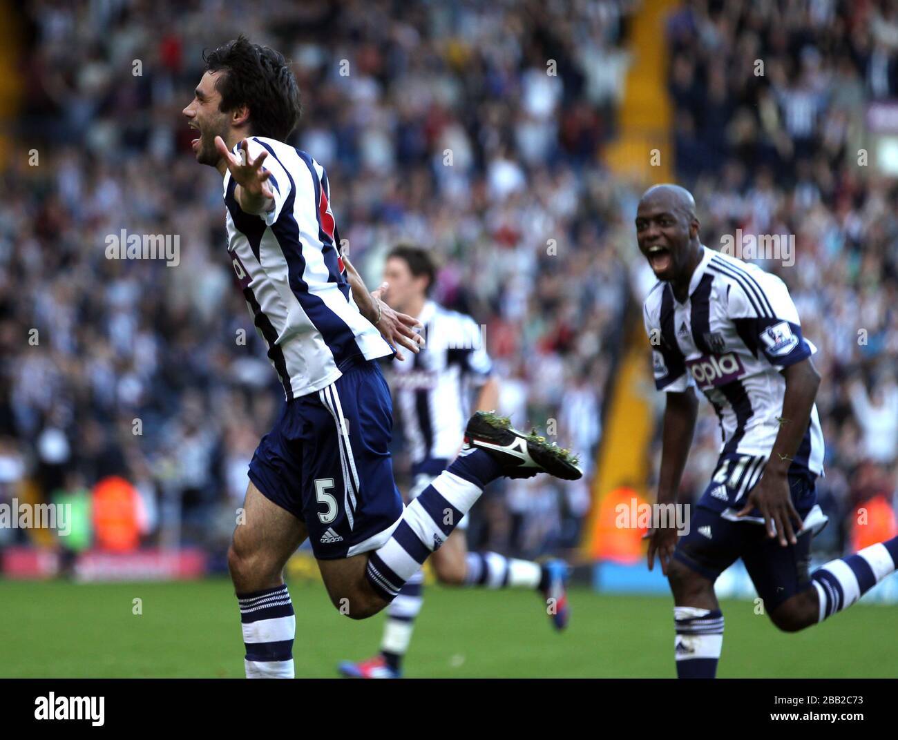 Claudio Yacob (links) von West Bromwich Albion feiert mit seinen ...