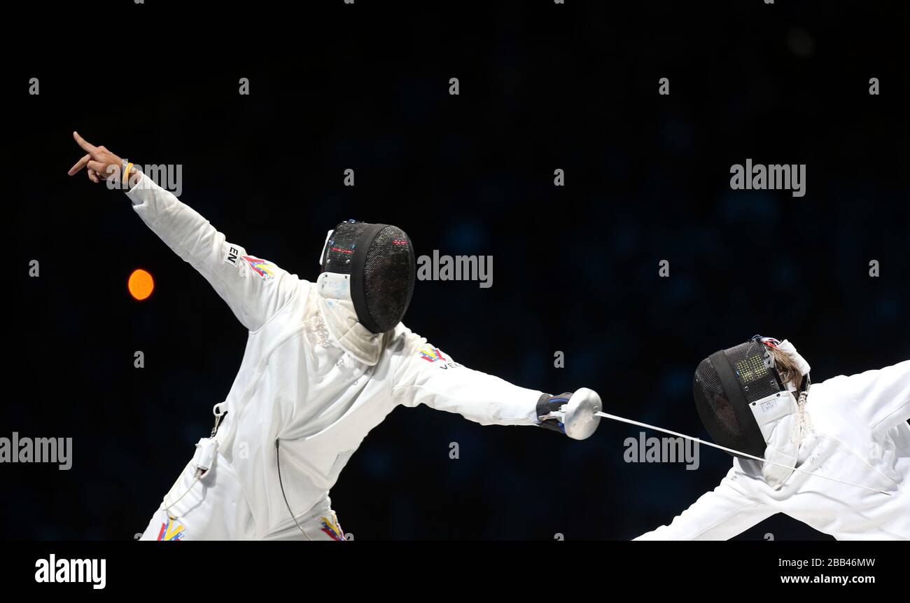 Venezuelas Ruben Limardo Gascon (L) gewinnt im EPEE-Einzel der Männer ...