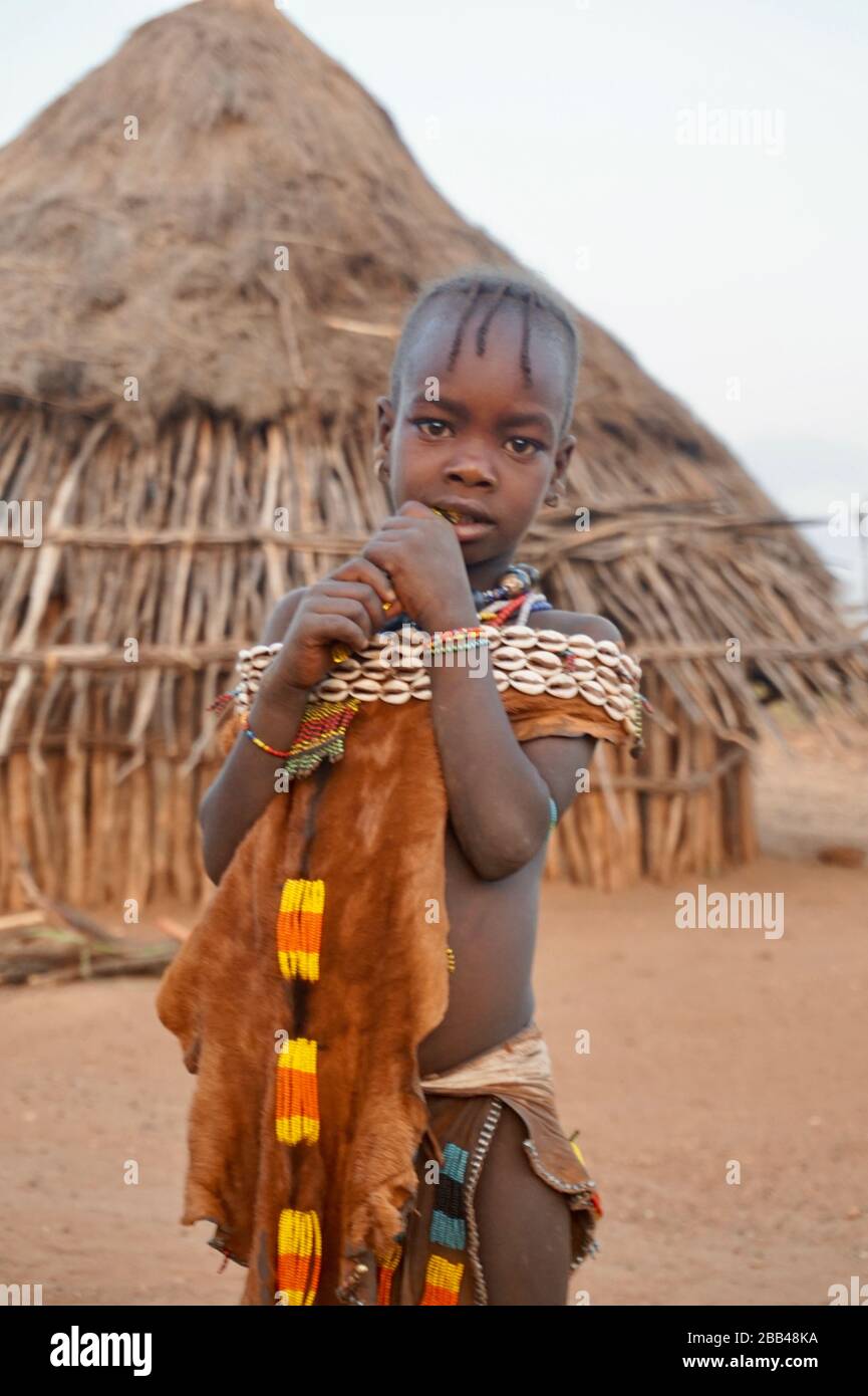 Girl hamer tribe ethiopia -Fotos und -Bildmaterial in hoher Auflösung - Seite 2 - Alamy