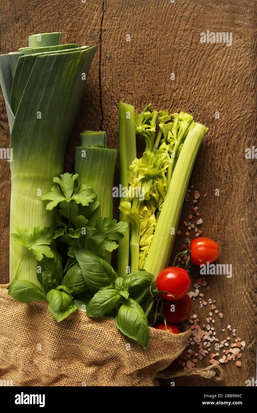 Sellerie aus holz -Fotos und -Bildmaterial in hoher Auflösung – Alamy