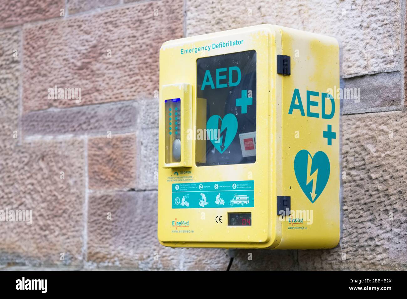 Defibrillator im öffentlichen raum -Fotos und -Bildmaterial in hoher ...