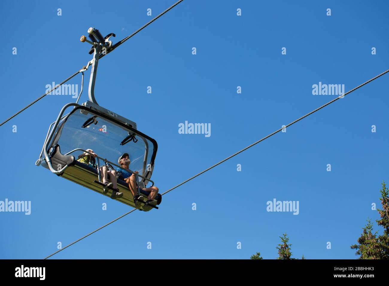 Menschen im sessellift sommer -Fotos und -Bildmaterial in hoher ...