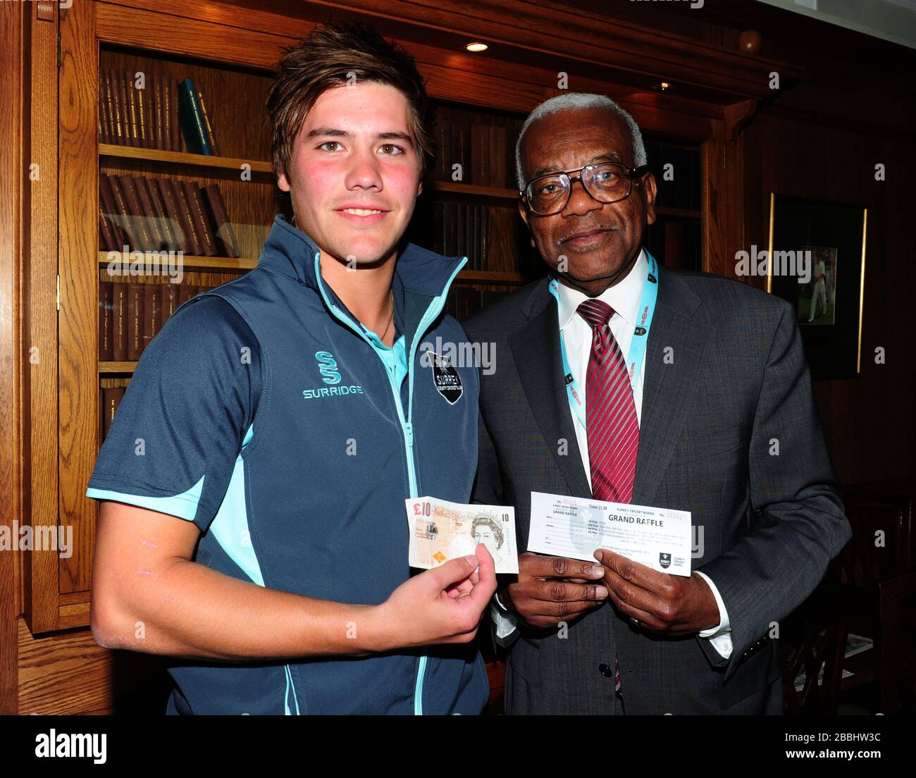 Sir trevor mcdonald -Fotos und -Bildmaterial in hoher Auflösung – Alamy