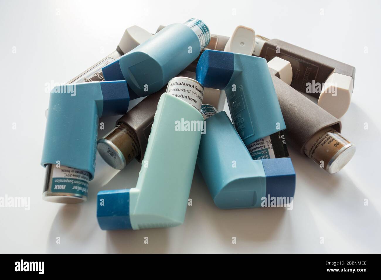 Salbutamol und Beclazone Inhalatoren für die Behandlung von Asthma ...