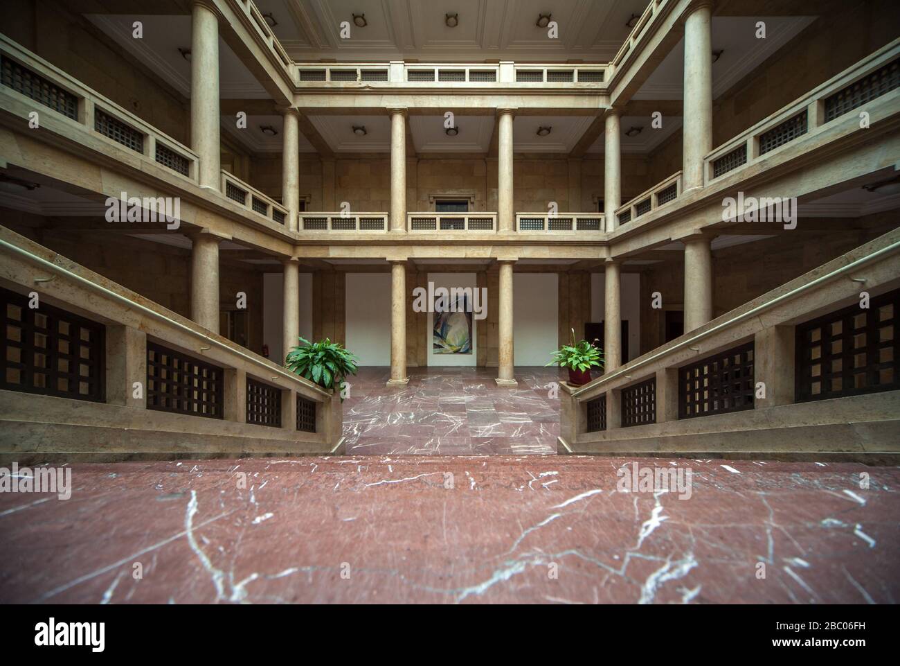 Ehemals fuhrerbau -Fotos und -Bildmaterial in hoher Auflösung – Alamy