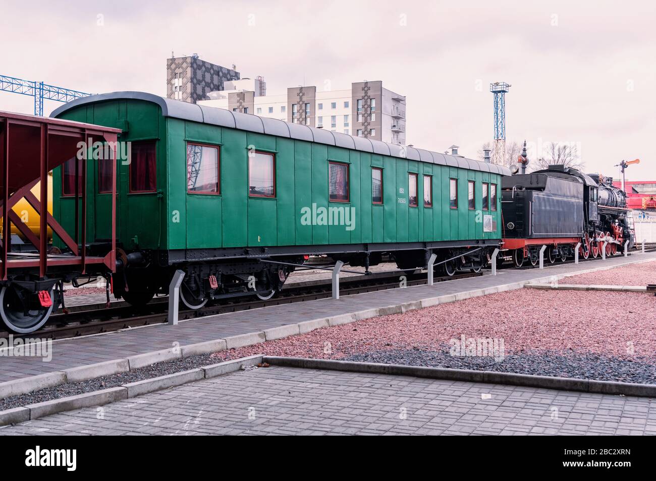 Alter Personenzug. Der alte Bahnzug. Schwarze Oldtimer. Zug am ...
