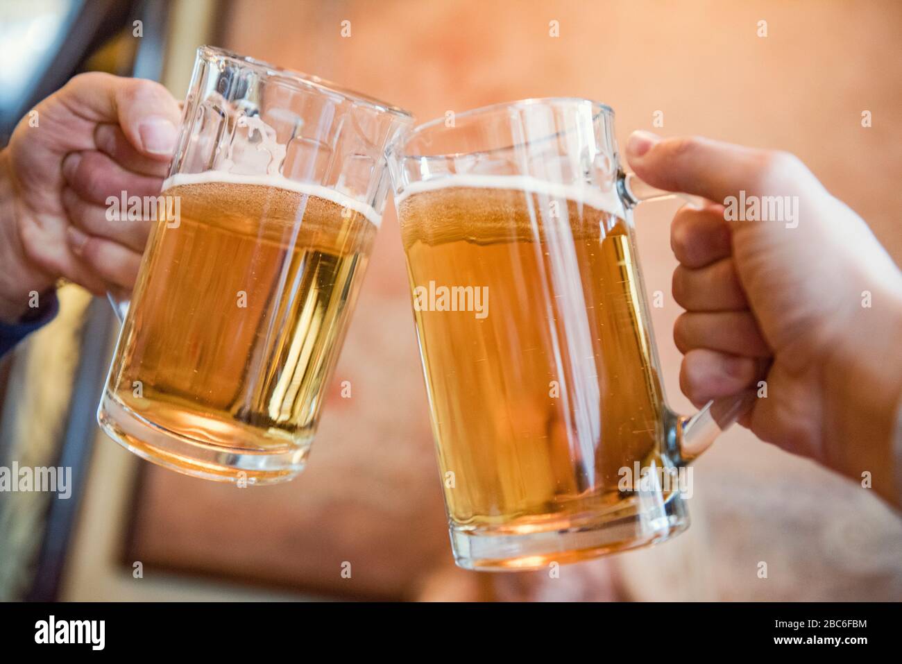Die beste bierparty -Fotos und -Bildmaterial in hoher Auflösung – Alamy