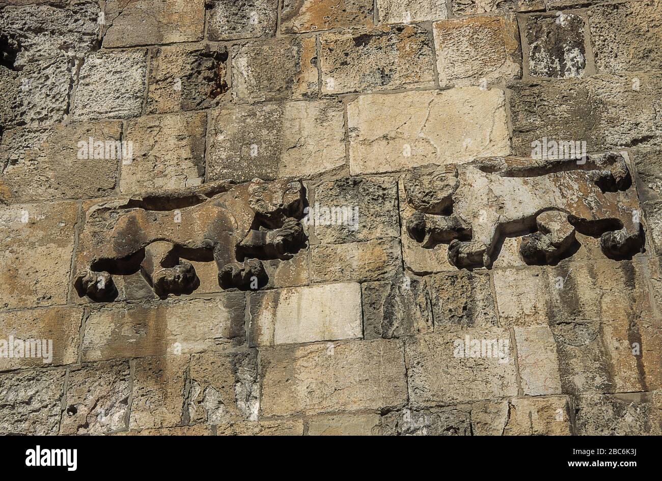 Das Lions-Tor (auch Stephans-Tor oder Schaf-Tor) ist ein Tor in den ...