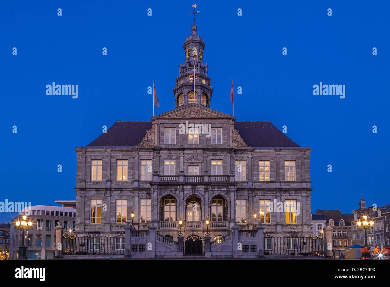 Das Maastrichter Rathaus wurde im 17. Jahrhundert im Stil des ...