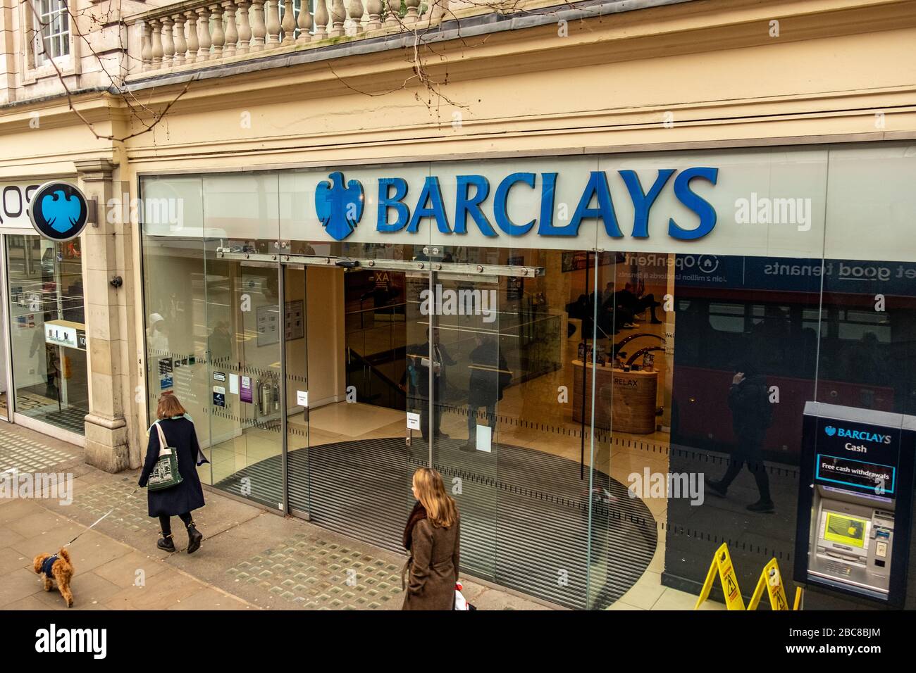 Barclays - britische High Street Retail & Commercial Bank - Exterieur ...
