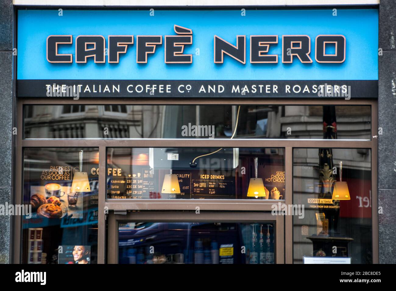 Caffe nero signage -Fotos und -Bildmaterial in hoher Auflösung – Alamy