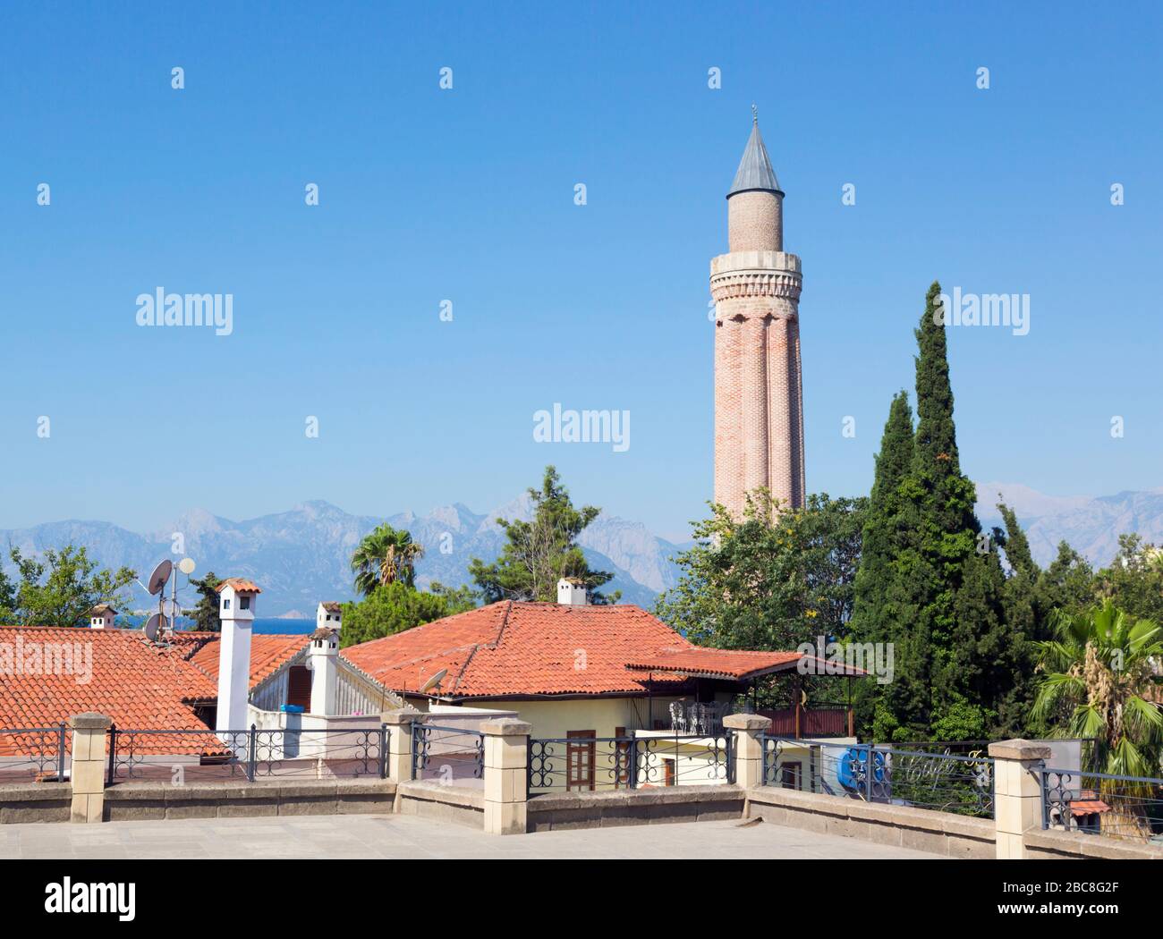 Geripptes minarett minare -Fotos und -Bildmaterial in hoher Auflösung ...