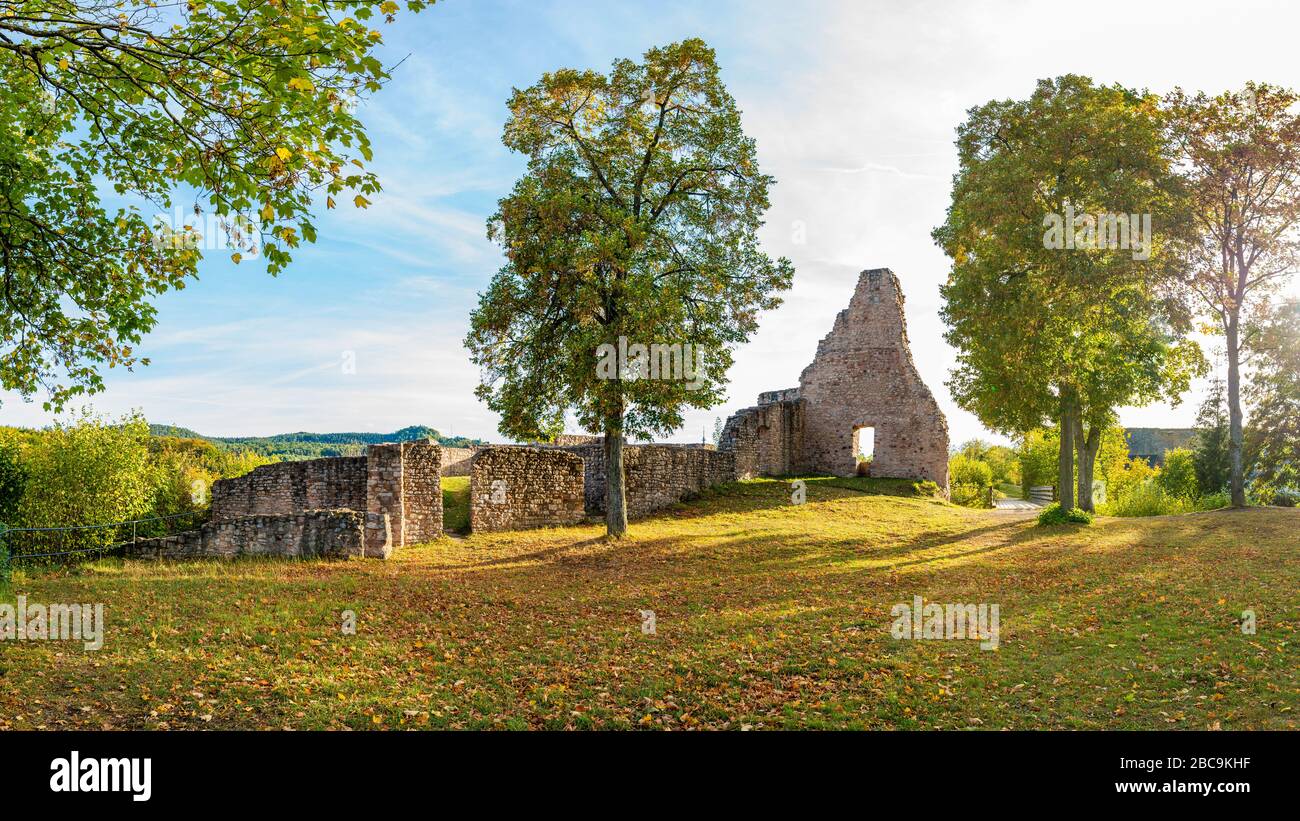 Burgruine Gerolstein Lowenburg Stockfotos und -bilder Kaufen - Alamy