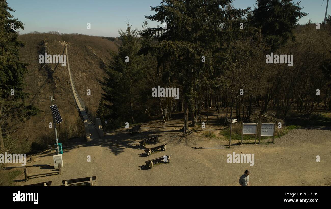 April 2020, Rheinland-Pfalz, Sosberg: Die Geierlaybrücke, die die ...