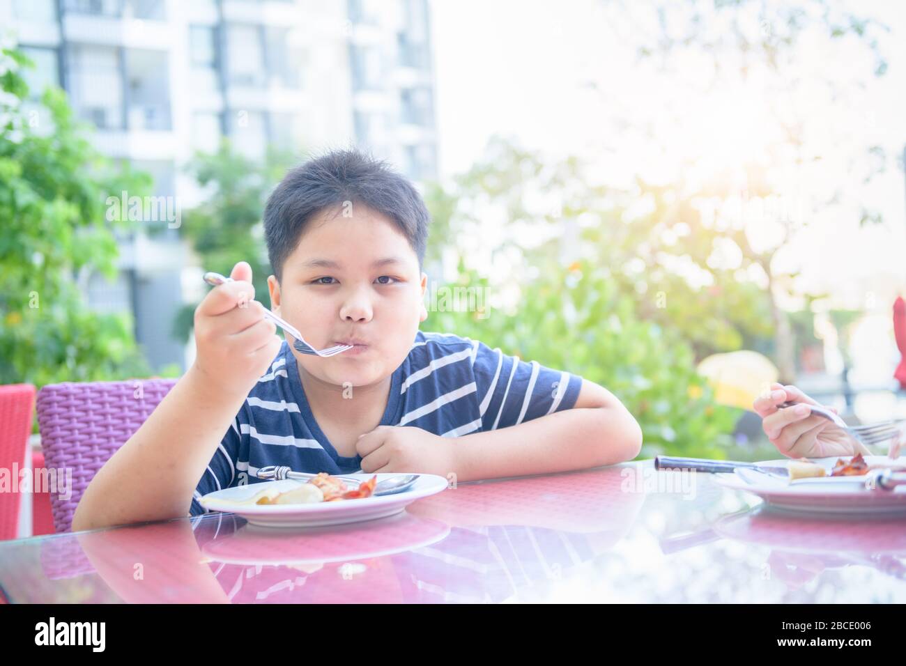 Fettes Kind Stockfotos und -bilder Kaufen - Alamy