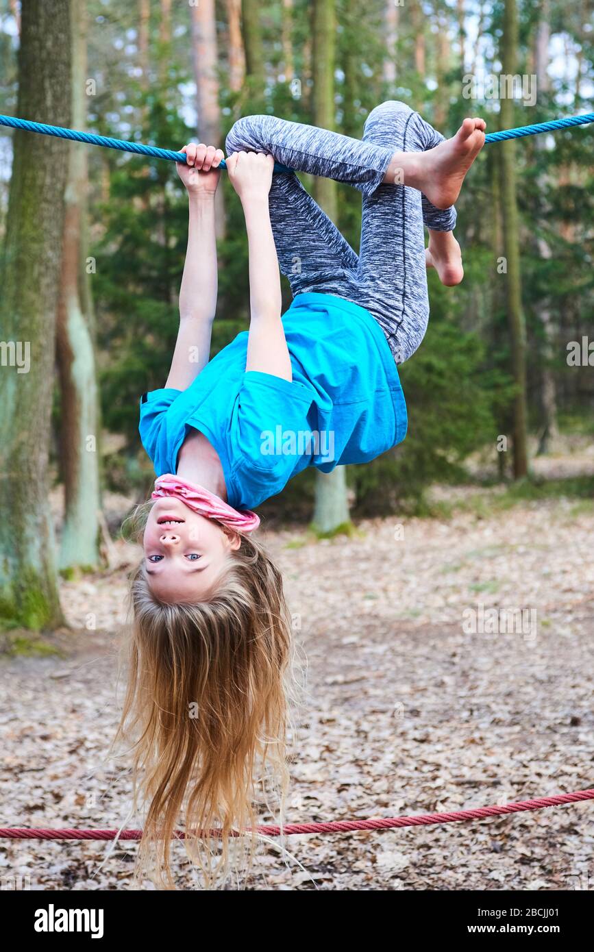 Klettern Mit Seil Stockfotos und -bilder Kaufen - Alamy
