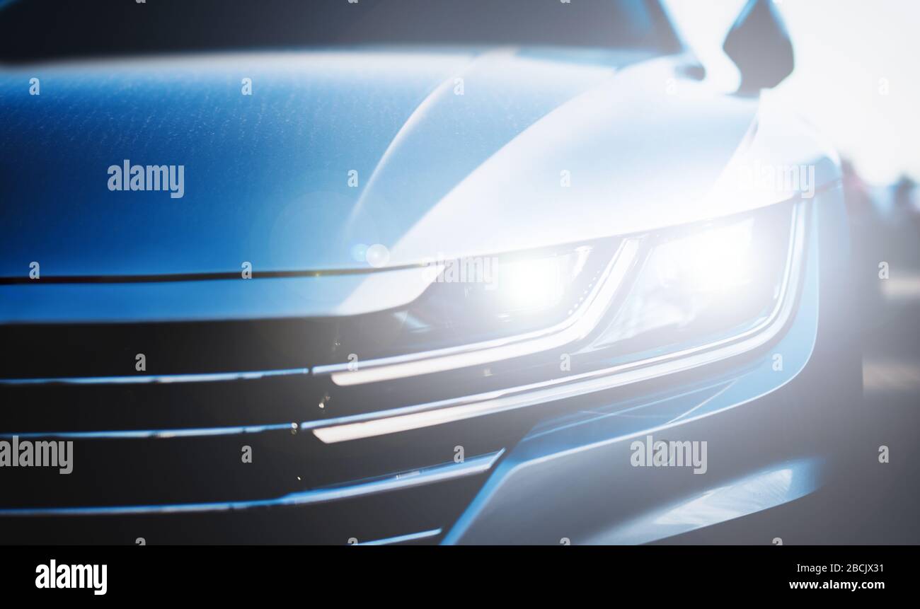 Neue scheinwerfer -Fotos und -Bildmaterial in hoher Auflösung – Alamy