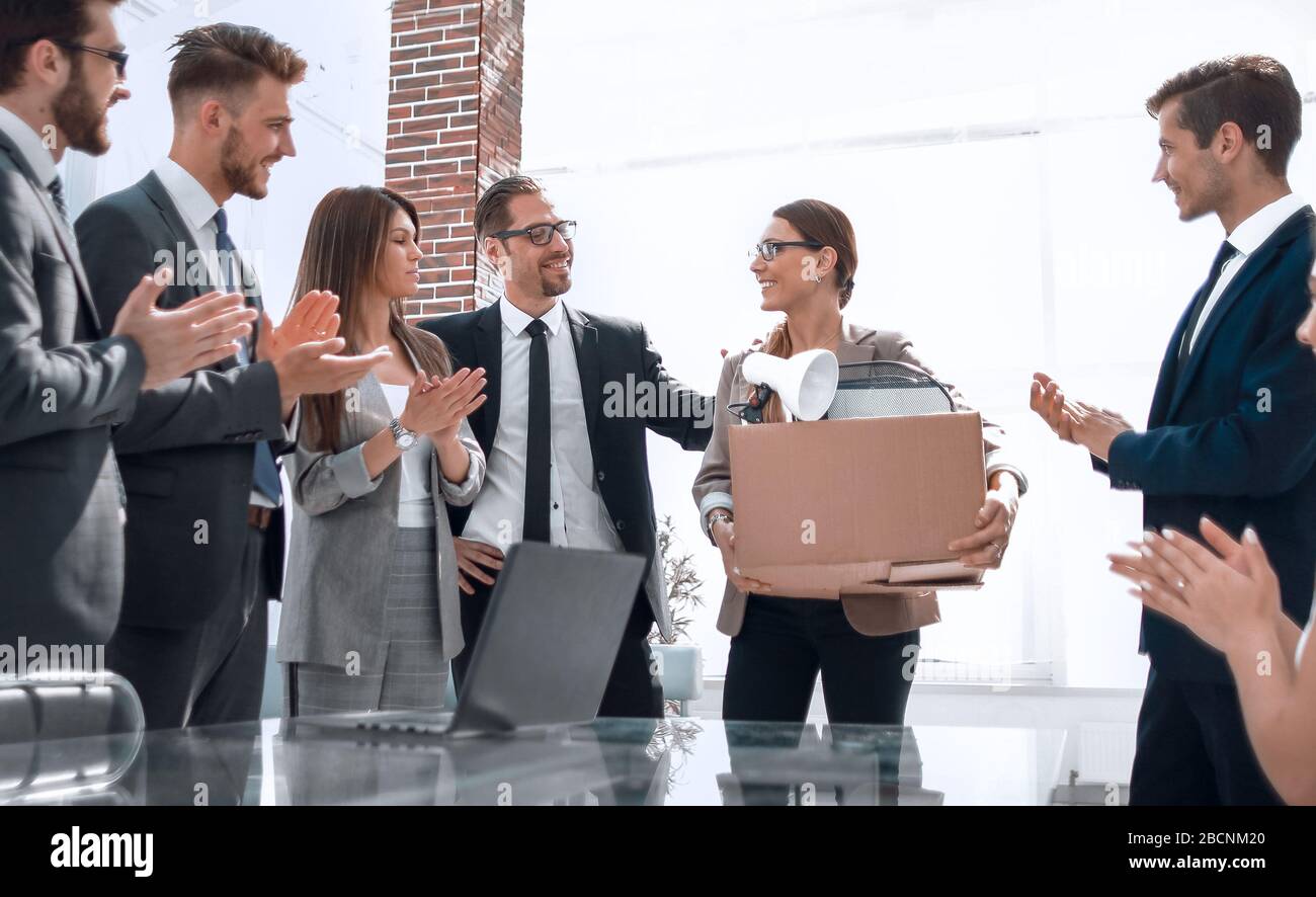 Business Team trifft sich der Mitarbeiter am neuen Arbeitsplatz ...