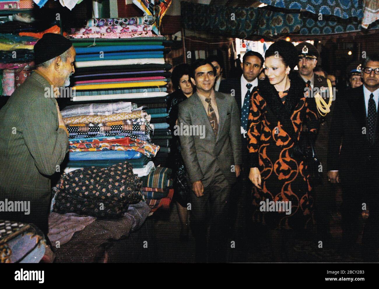 Shahbanu farah pahlavi -Fotos und -Bildmaterial in hoher Auflösung – Alamy