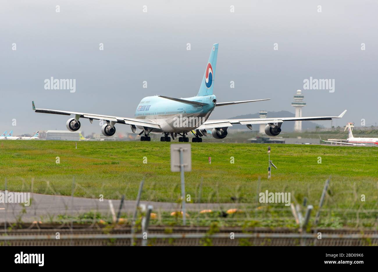 JEJU - 30. SEPT.: Boeing 747 der Korean Air wird am 30. September auf ...