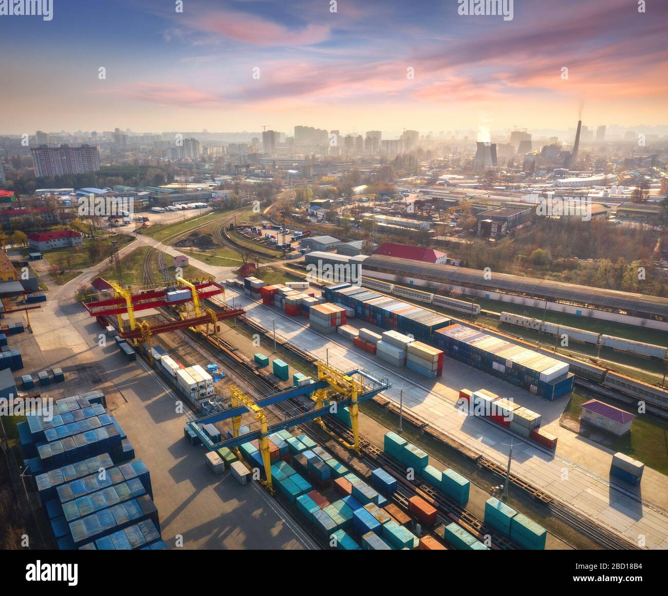 Container entladung -Fotos und -Bildmaterial in hoher Auflösung – Alamy