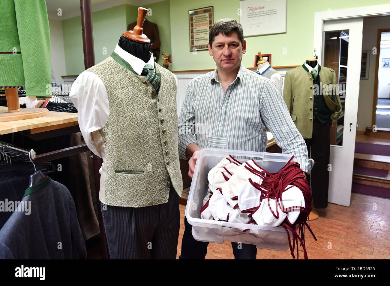 Loden kleidung -Fotos und -Bildmaterial in hoher Auflösung – Alamy