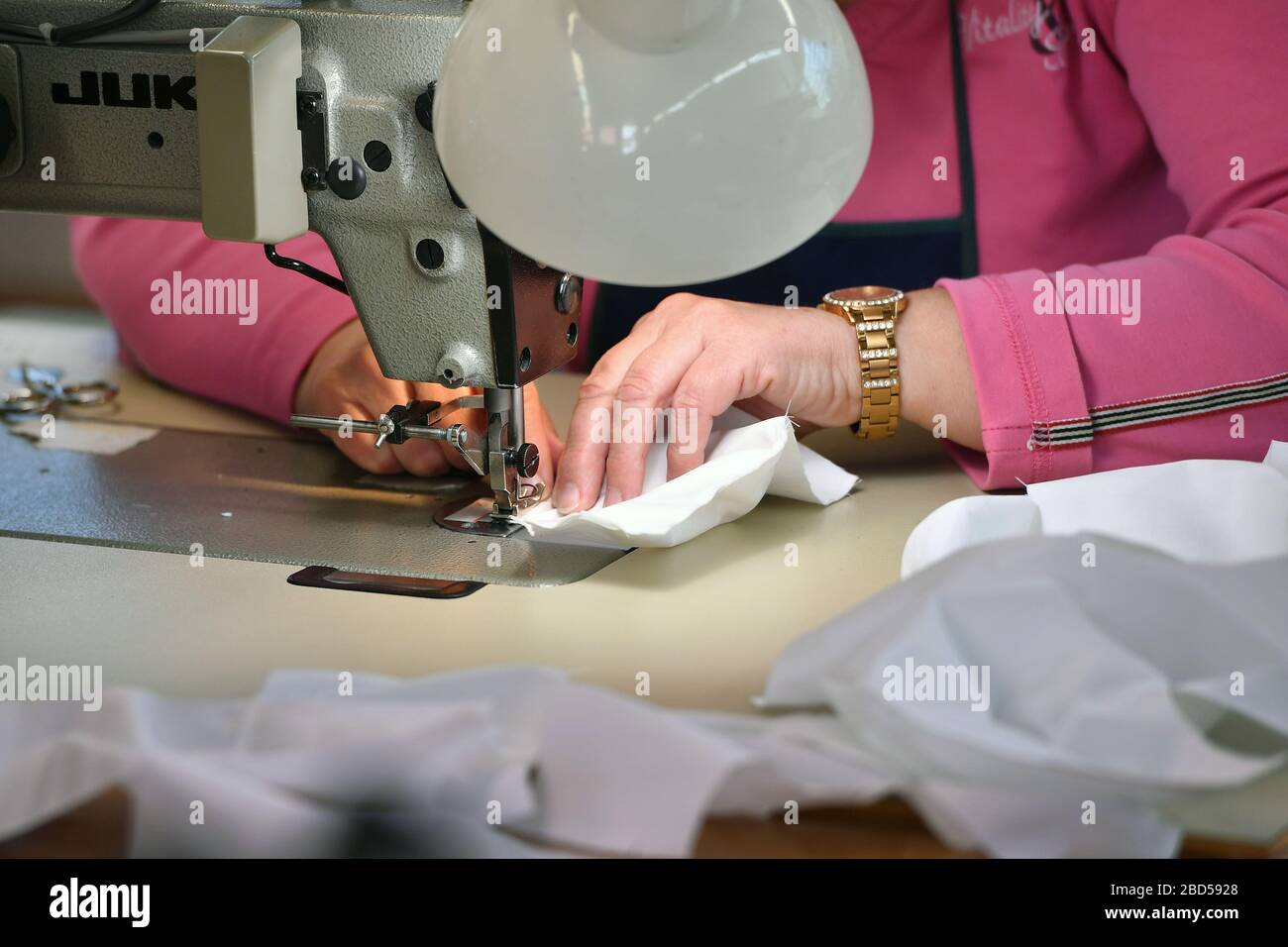 Ismaning, Deutschland. April 2020. Ein Hersteller von Loden und ...