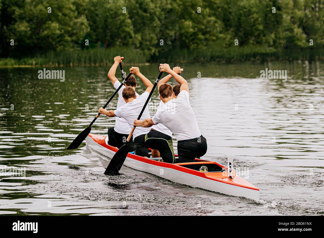 Paddelkanu auf dem wasser -Fotos und -Bildmaterial in hoher Auflösung ...