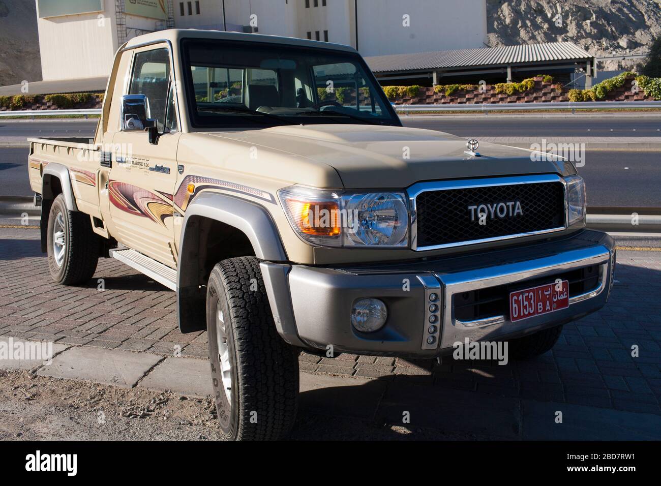 Ein Toyota Landcruiser Pick-up-Truck in muscat, oman geparkt ...
