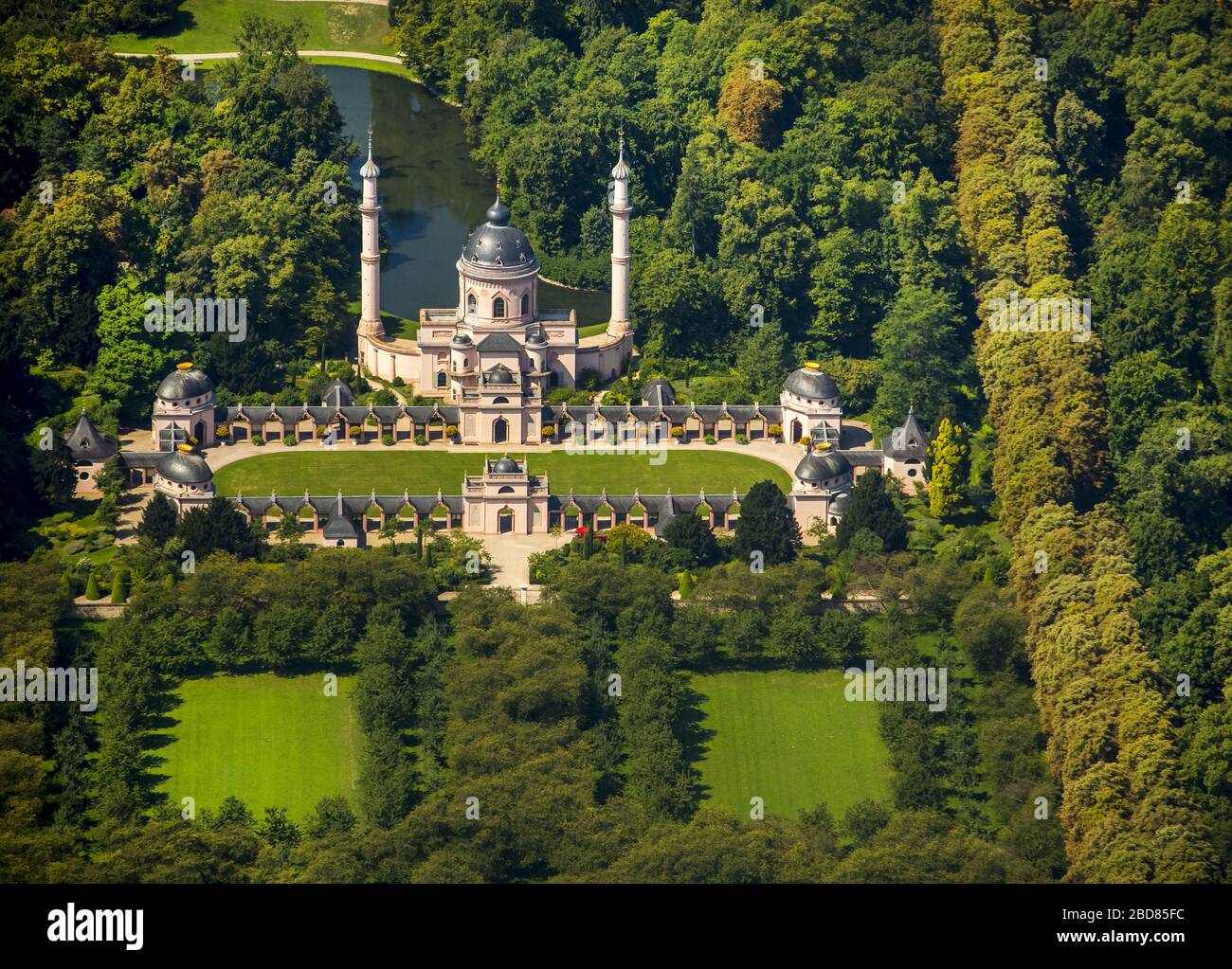 Schloss schwetzingen mit dem schlossgarten -Fotos und -Bildmaterial in ...