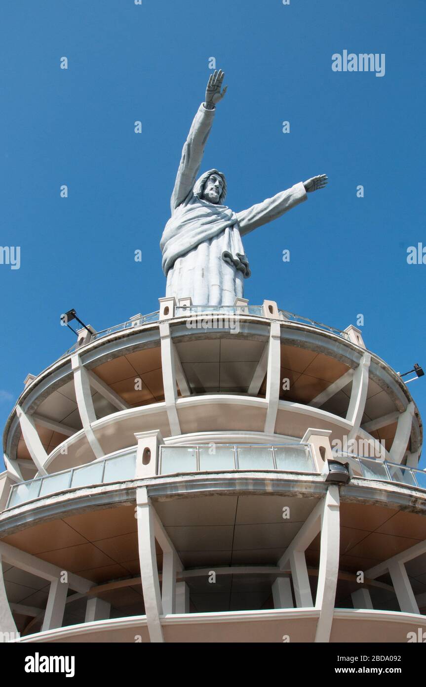 Die Jesus Blessing-Statue am Buntu Burake-Standort in Makale, Tana ...