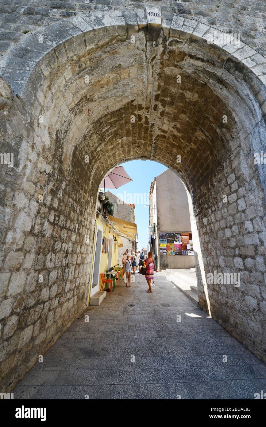Vrata od buze -Fotos und -Bildmaterial in hoher Auflösung – Alamy