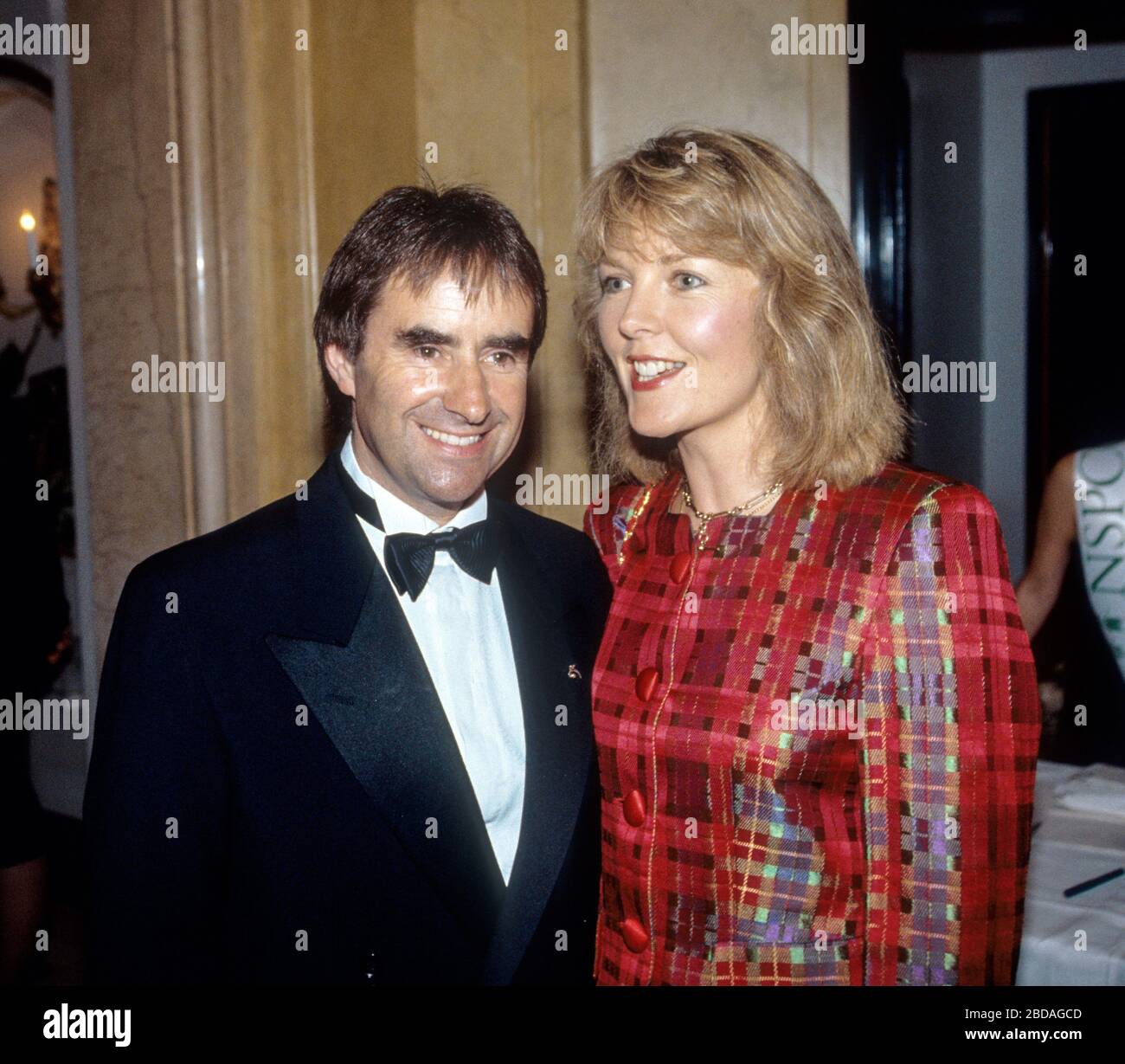 Popsänger Chris de Burgh und Frau Diane Davison bei der Modenschau ...