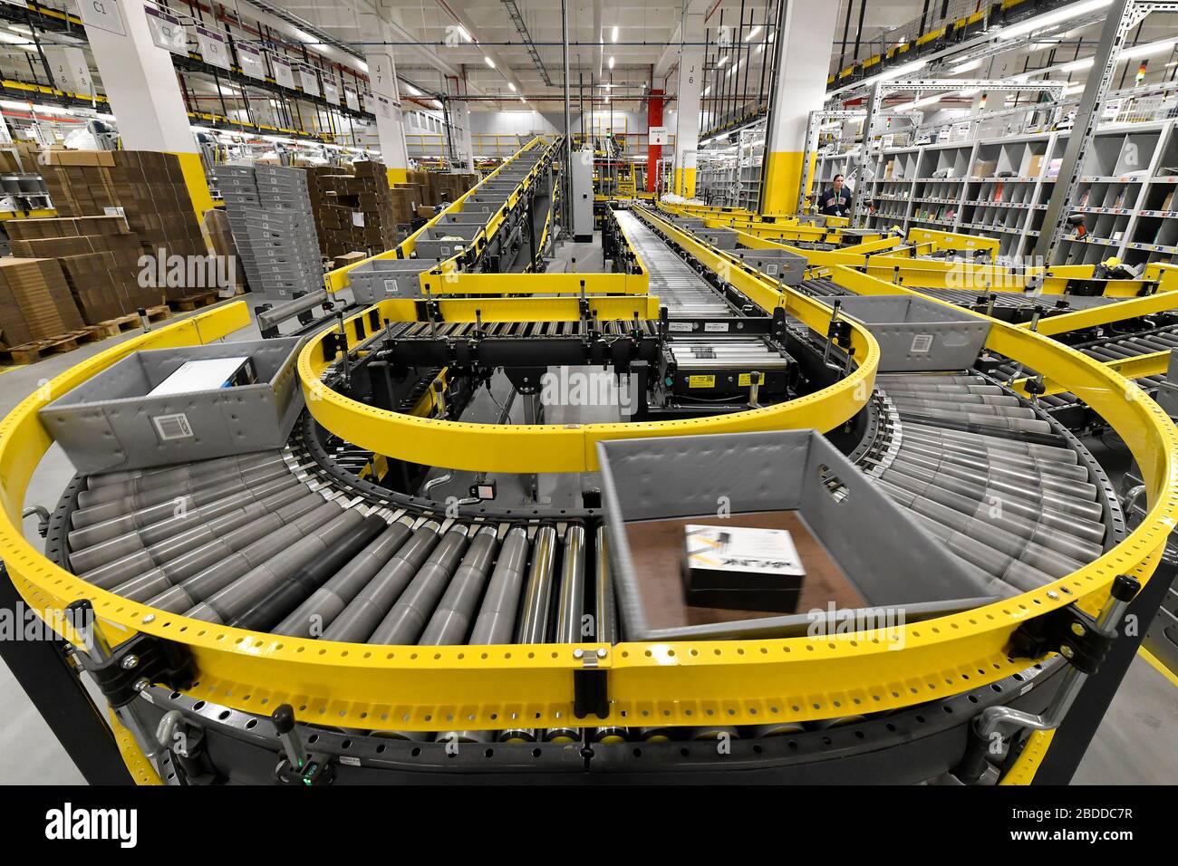 Amazon site logistikzentrum -Fotos und -Bildmaterial in hoher Auflösung ...