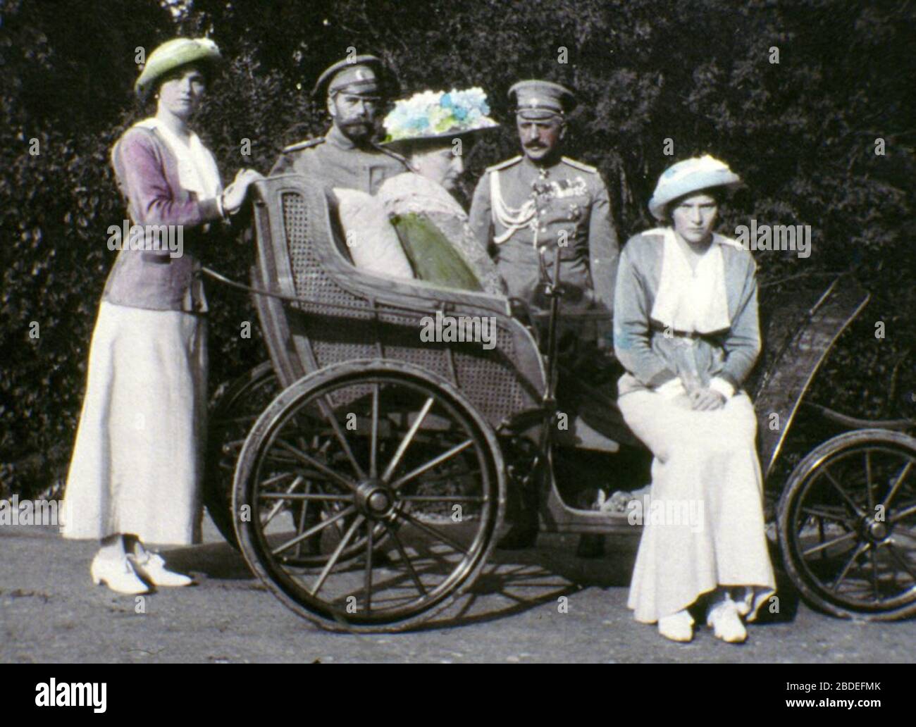 Familie nikolaus ii links rechts -Fotos und -Bildmaterial in hoher ...