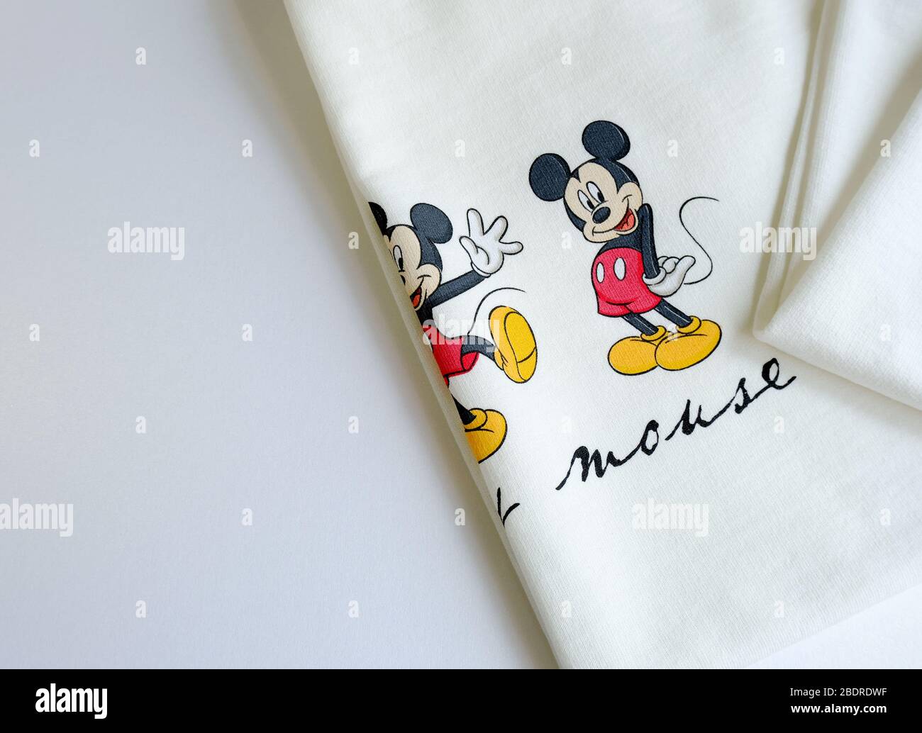 Micky maus weißen hintergrund -Fotos und -Bildmaterial in hoher ...