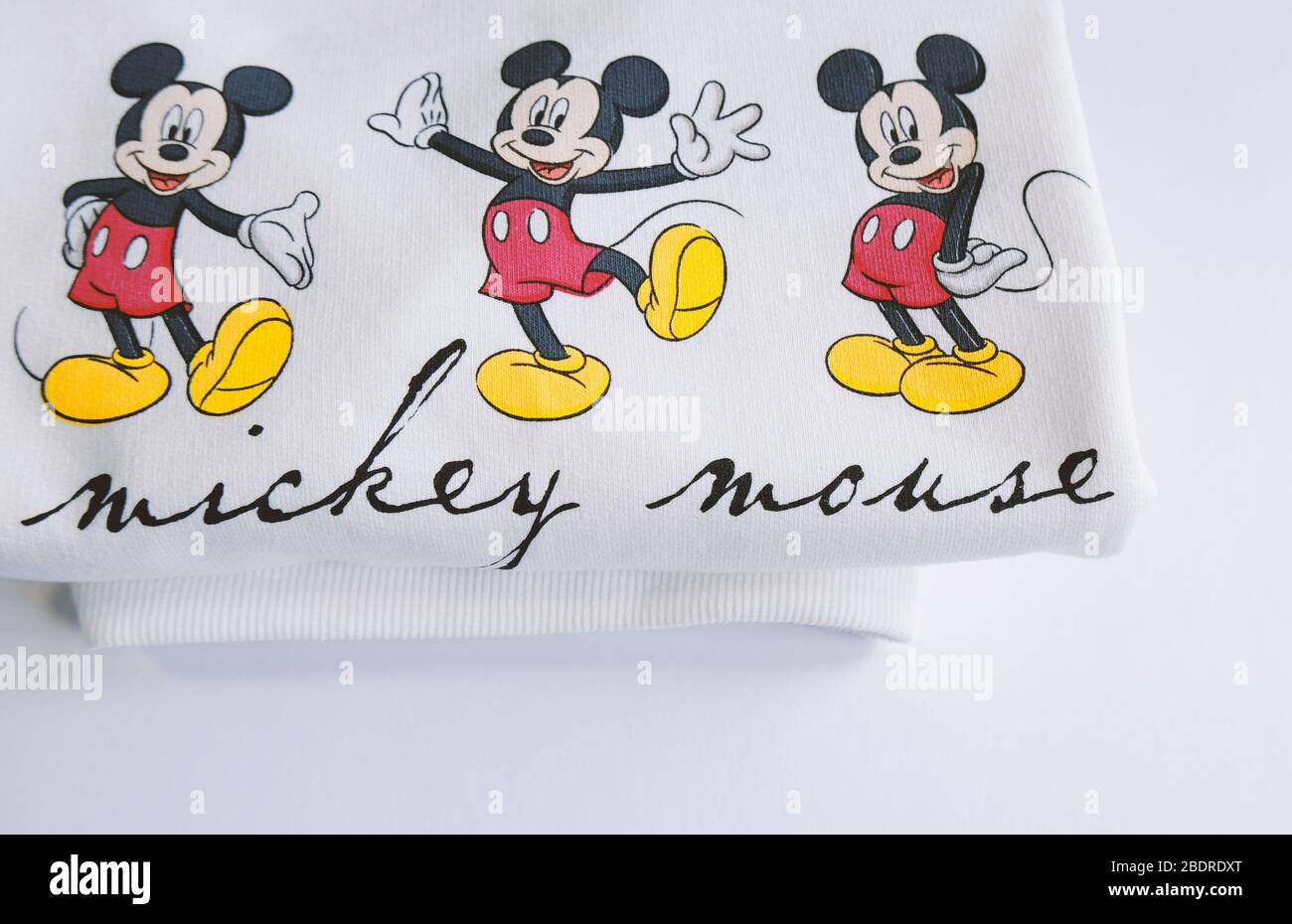 Micky maus weißen hintergrund -Fotos und -Bildmaterial in hoher ...