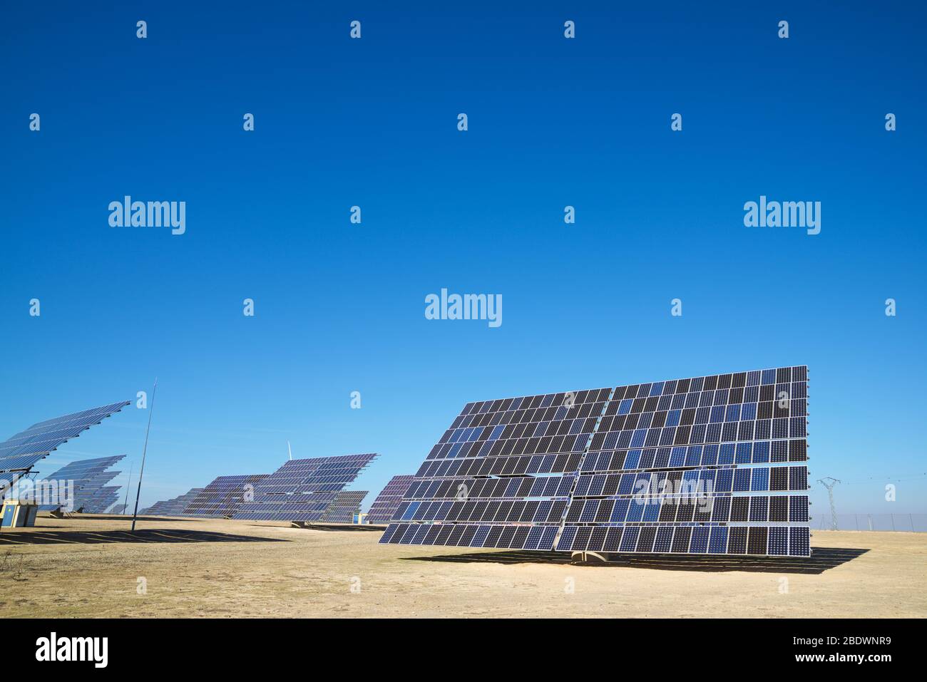 Riesige Solarpaneele für die Elektroproduktion in der Provinz Zaragoza ...