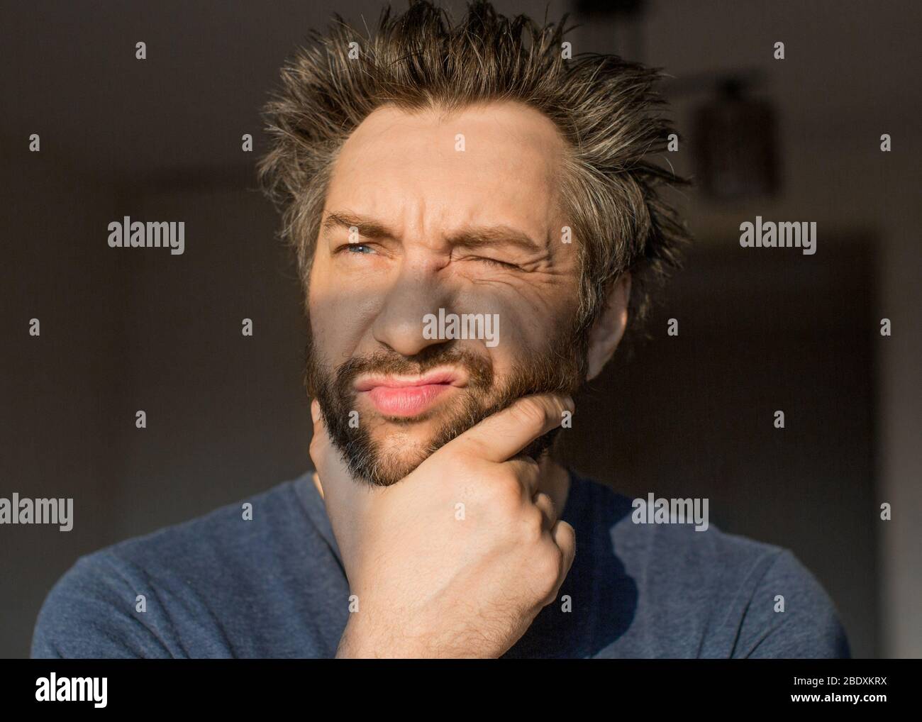 Mann Mit Lustigen Haaren Stockfotos und -bilder Kaufen - Alamy